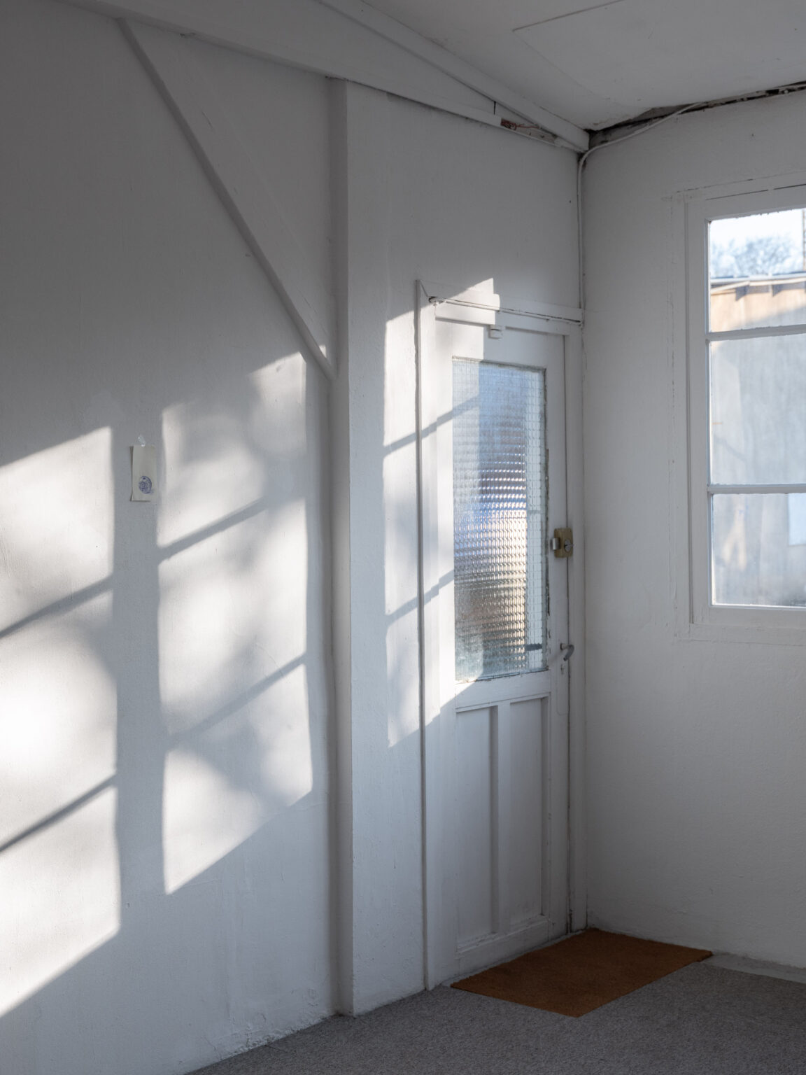 Living Is Easy - THE ITALIAN ART GUIDE