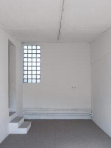 Living Is Easy - THE ITALIAN ART GUIDE