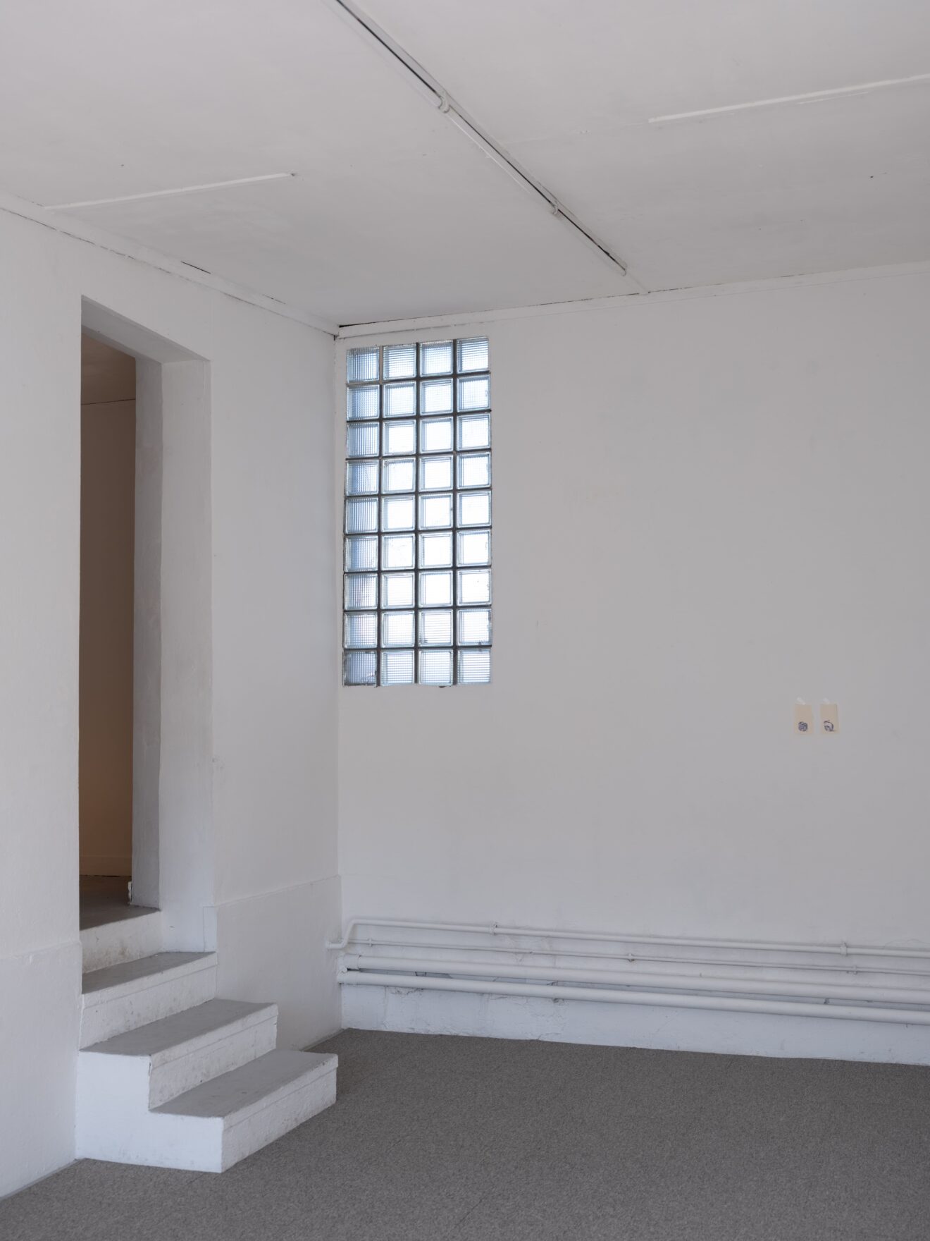 Living Is Easy - THE ITALIAN ART GUIDE